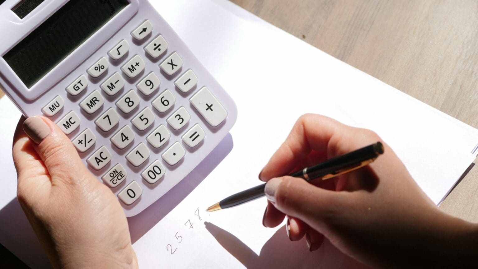 Understanding NHS banding and doctors pay scales (Updated for 2024 ...
